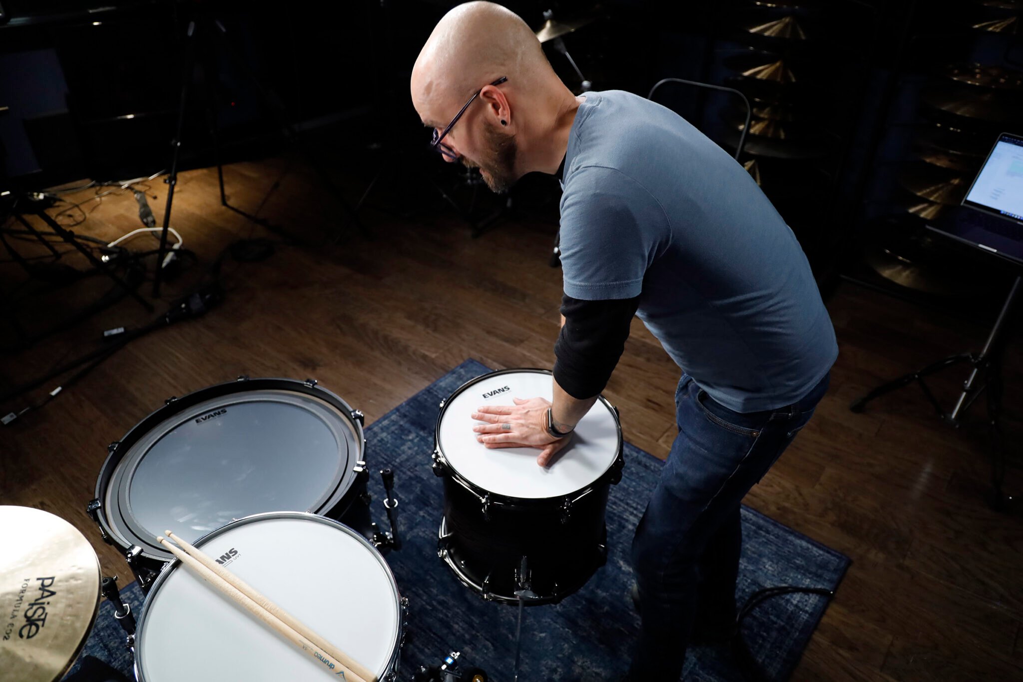 How To Tune Drums (With Video/Photos) - Drumeo Beat