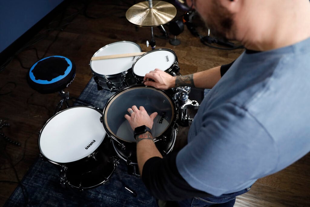 How To Tune Drums (With Video/Photos) - Drumeo Beat