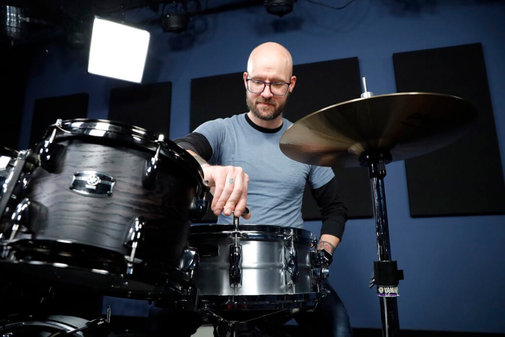 How To Tune Drums (With Video/Photos) - Drumeo Beat