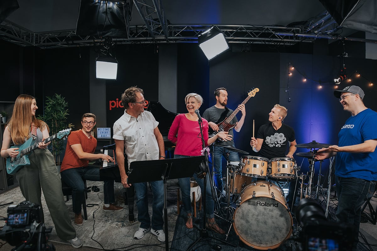 How to Play Pop Songs on the Piano (Complete Guide) | Pianote